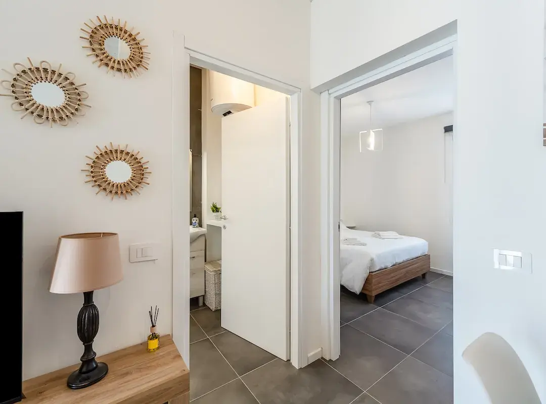 Keyroom • Patio & Parking Near Lake Como - Lago de Como