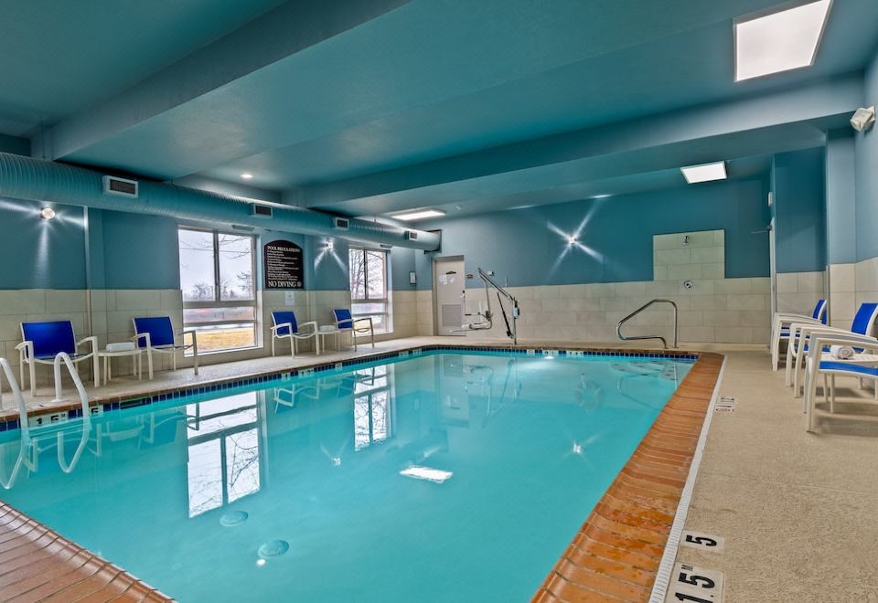 Holiday Inn Express Pool