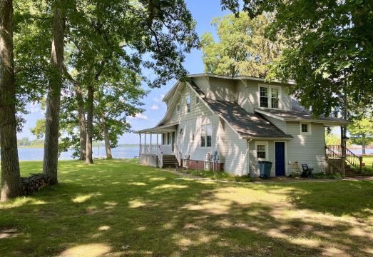 Grey Wolf Family Style Cottage on Wolf Lake Waterfront, Jackson County ...