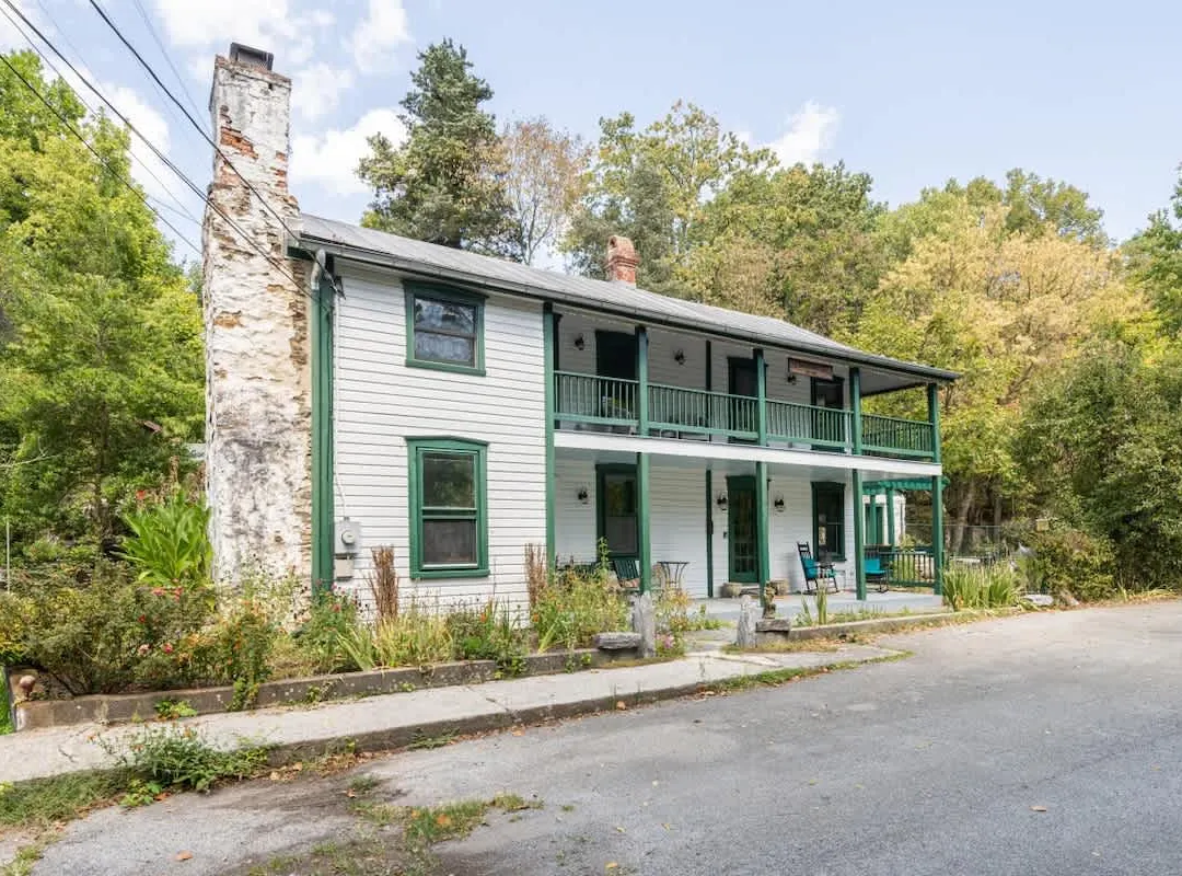 Charming Getaway With Hot Tub And Fire Pit - Unique Historic Retreat - Harpers Ferry, WV