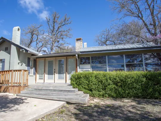 Outdoor Space With Fire Pit And Bbq Grill - Cozy Hill Country Haven - Kerrville, TX