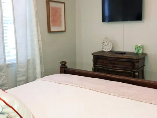 Comforts And Serene Surroundings - Charming Retreat - Tallahassee, FL