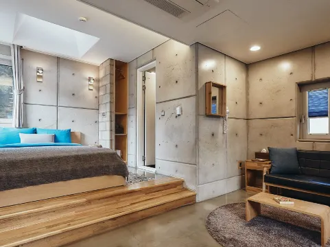 Le Chat Tree - Gangneung-si