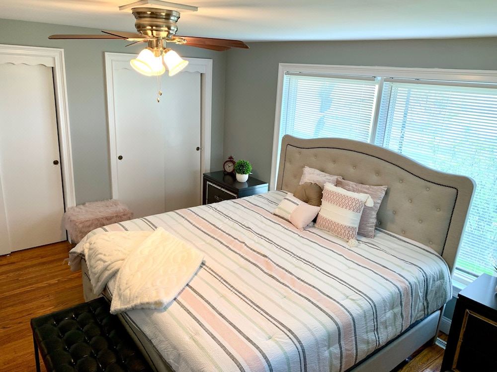 The Grand Gorge Villa-with Yard& Parking - Niagara Falls, NY