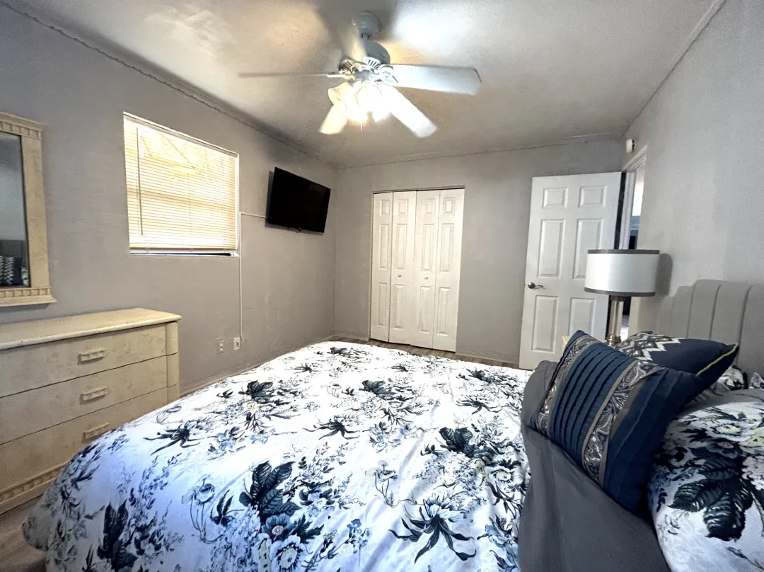 Cozy Outdoor Patio And Fully Stocked Kitchen - Stylish Escape - Daytona Beach, FL