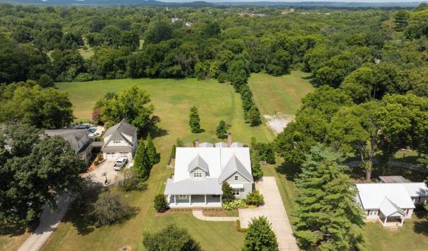 The Parkview: 4,120 SF Luxe - 3-min to DT Franklin, Franklin - Latest ...