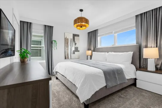 Screened-in Pool And Resort Amenities - Stunning Family Retreat - Kissimmee, FL