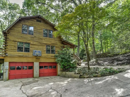 Fire Pit And Cozy Atmosphere - Charming Cabin Escape - Asheville, NC