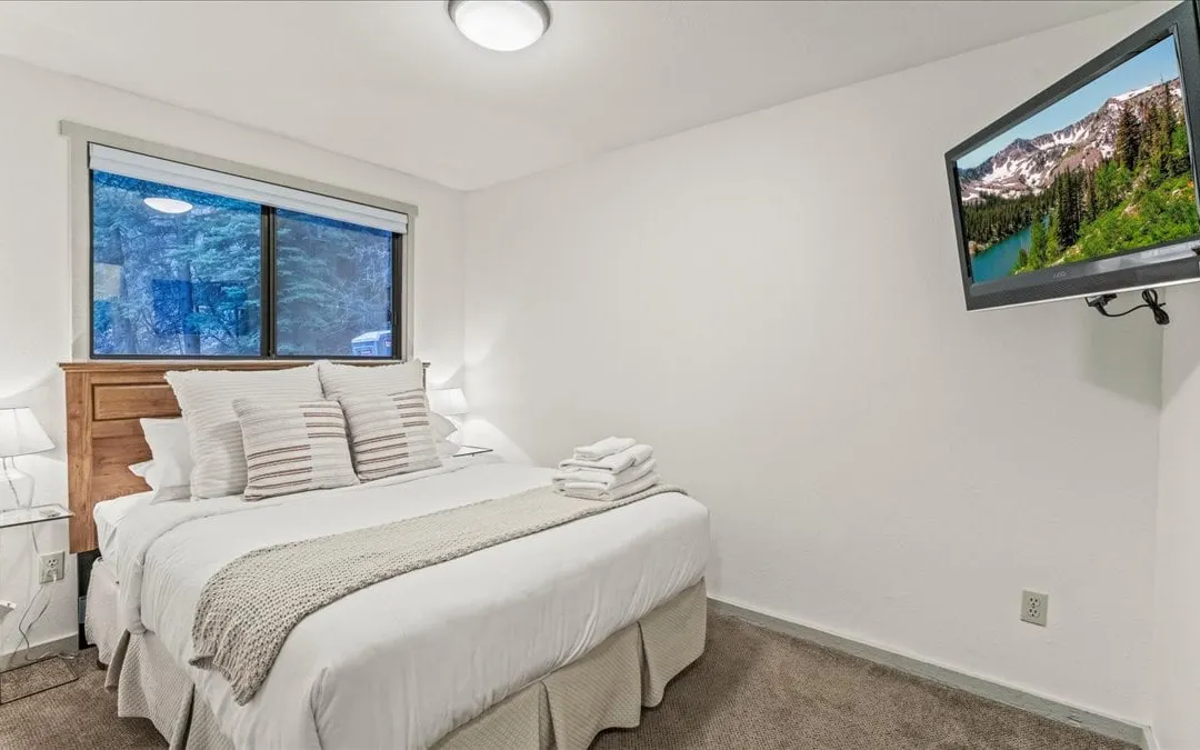 Mountain Bliss - Stream Views, Hot Tub, Secluded Retreat - Provo, UT