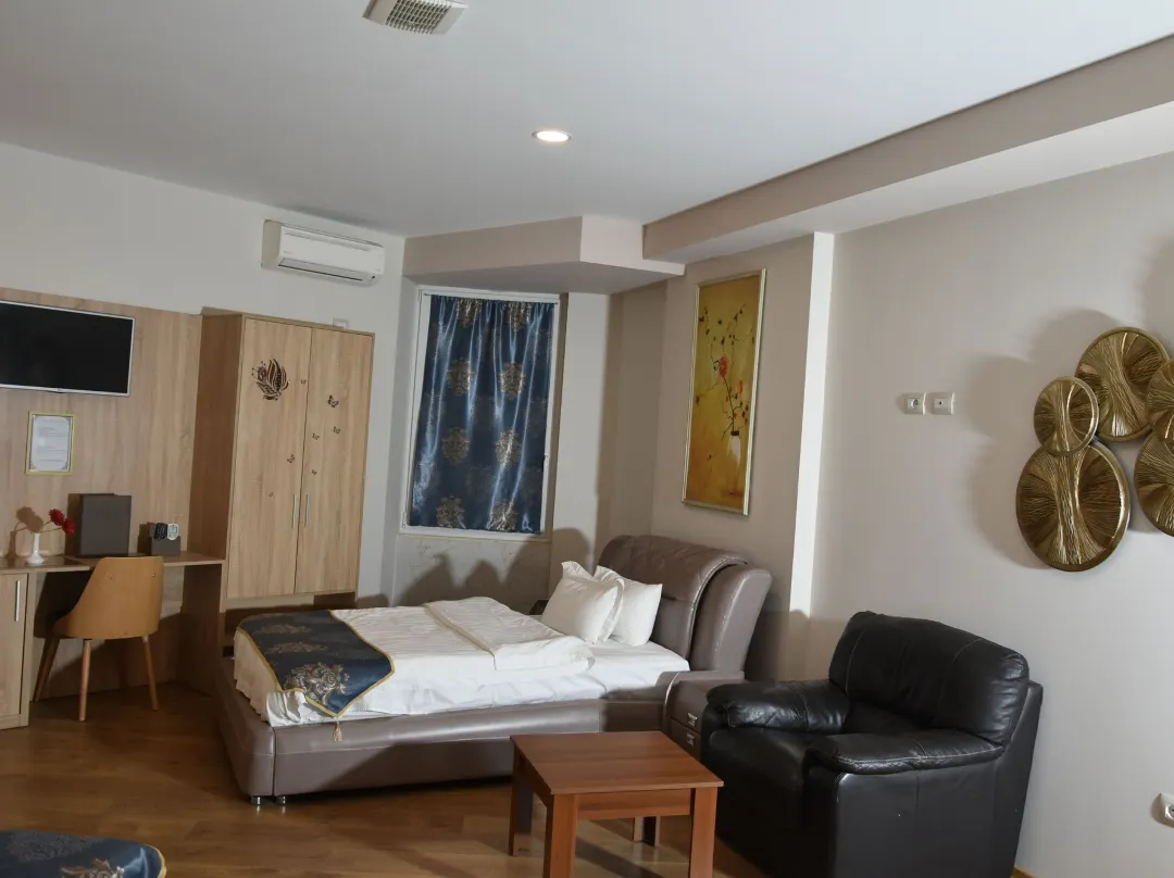 Park Hotel - Tirana