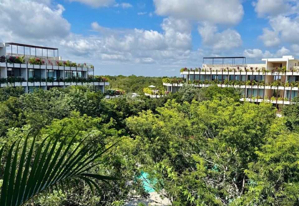 TOP FLOOR PH, Private Pool, 24/7 Security, 3 King Beds, A/C, Elevators ...