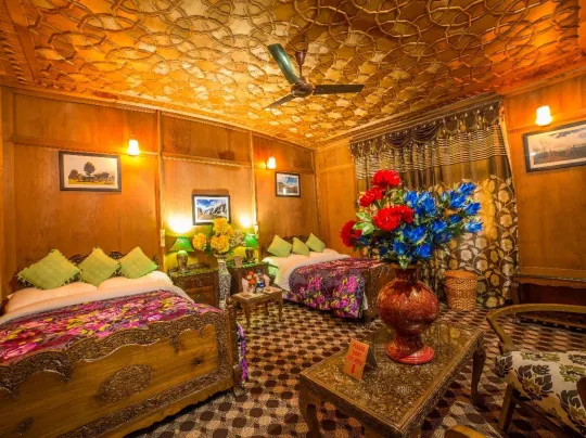 Swan Group Of Houseboats, Golden Dal Lake - Srinagar