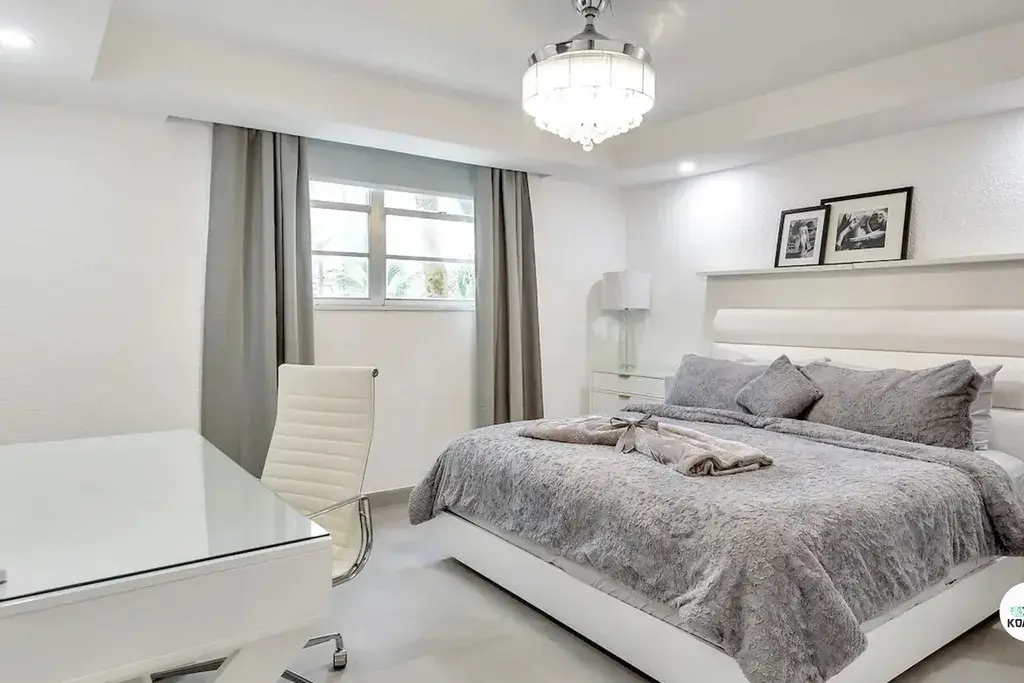 Beach Home 1bed/1.5bath W/king Bed At Sian - Hallandale Beach, FL