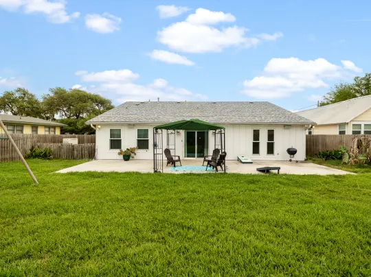 Spacious Backyard And Coastal Charm - Delightful Family Getaway - Rockport, TX