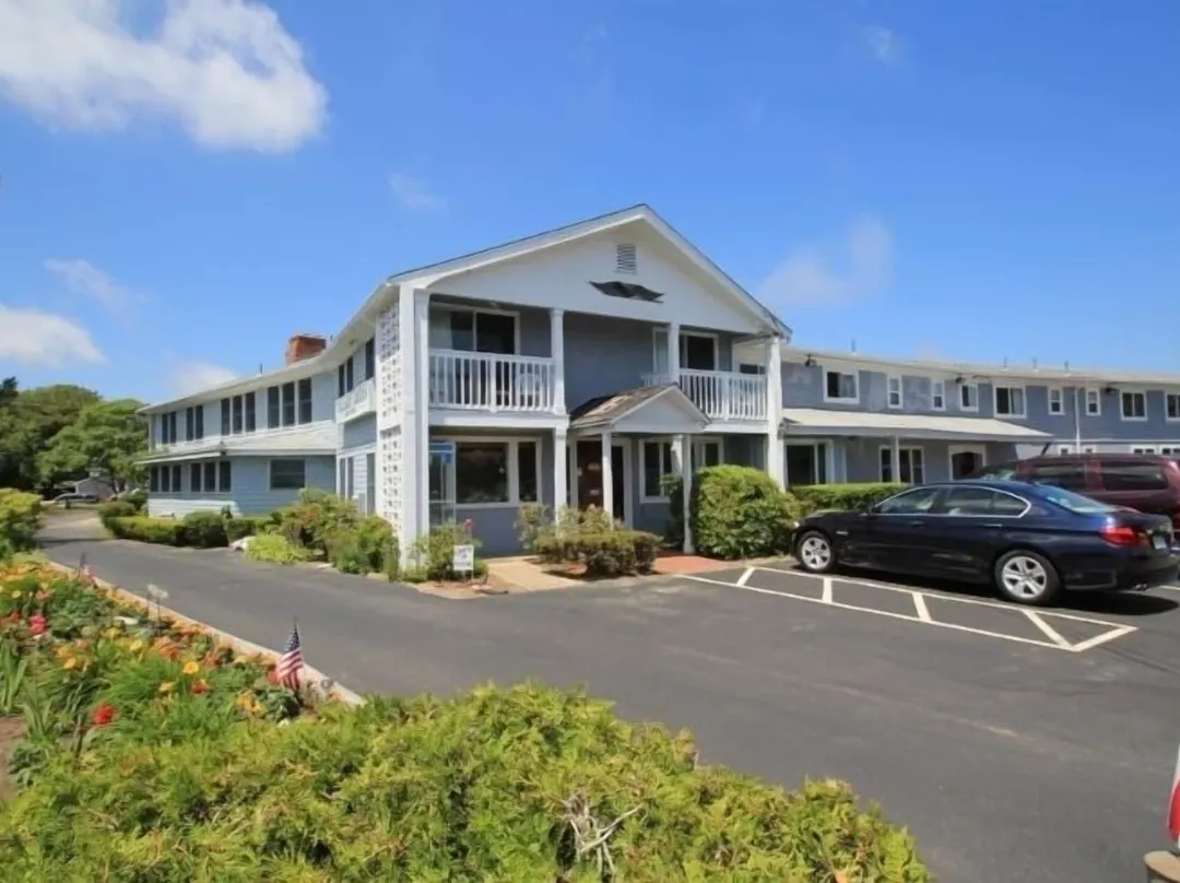 Village Green Motel - Cape Cod, MA