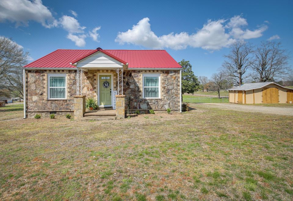 Maries Place - Walk to Subiaco Abbey!, Subiaco - 2025 Updated Prices ...