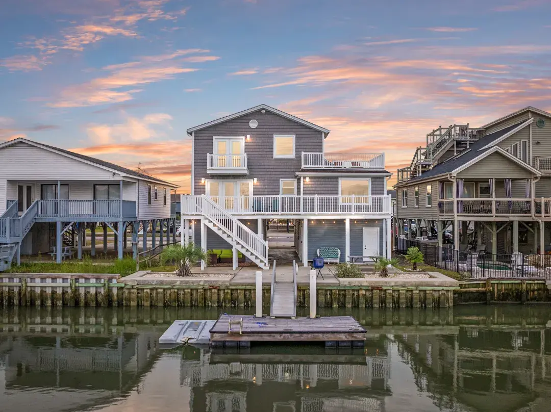 Stunning Waterview Home With Balconies And Floating Dock - Luxurious Escape - Little River