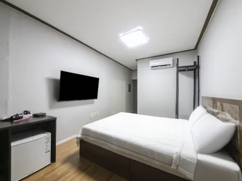 Yousung Hotel - 조천읍