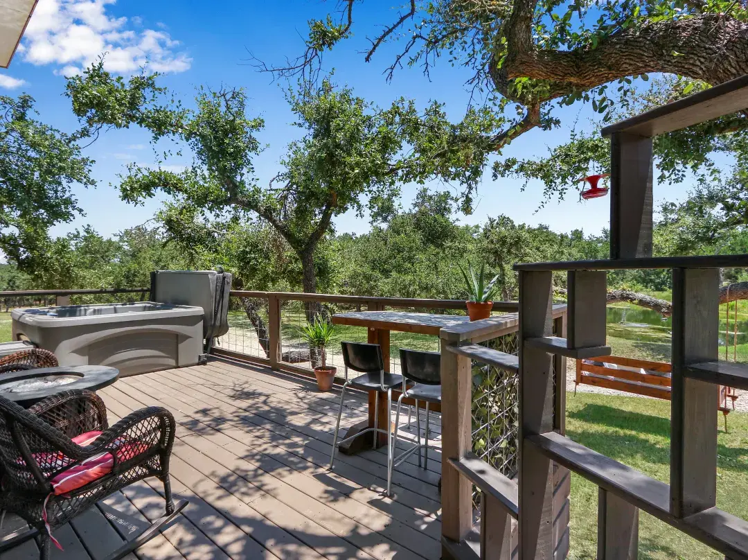 Enchanting Retreat With Hot Tub And Scenic Pond View - Tranquil Oasis - Driftwood, TX