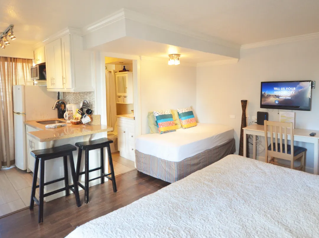 Spacious Studio With Two Balconies And Kitchenette - Stylish Mountain Retreat - Honolulu, HI