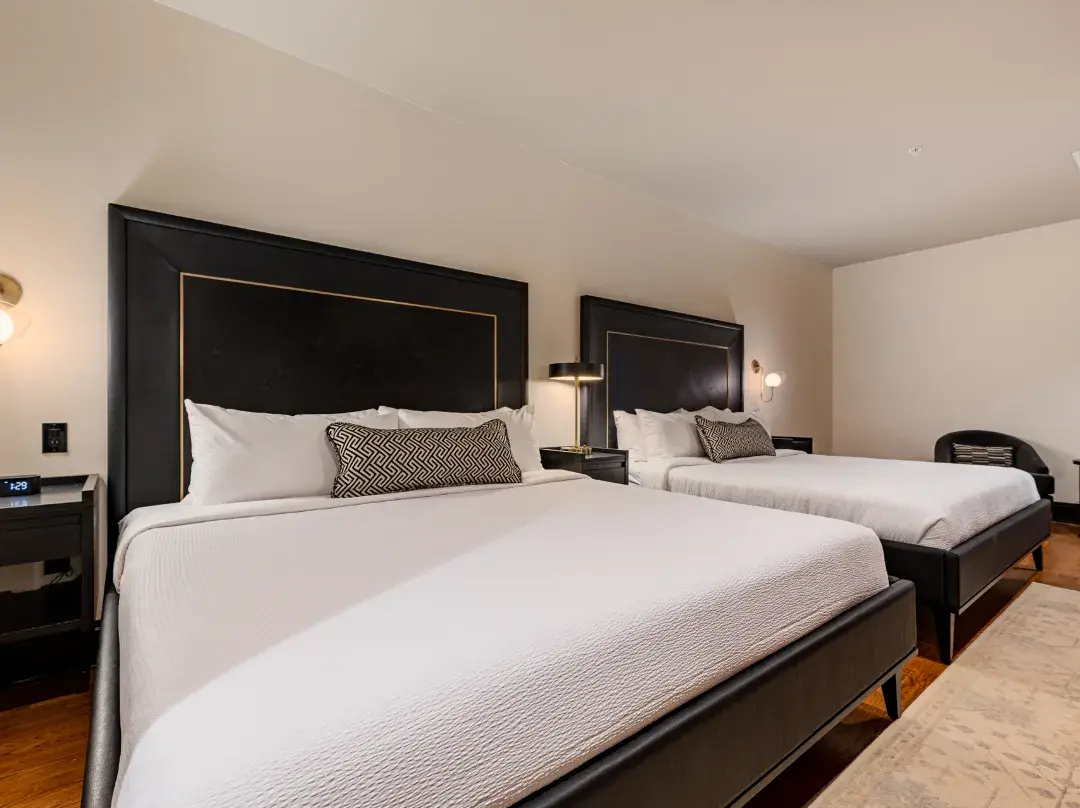 2br Canal Street Charm: Elegant Space | The Mayfair - 