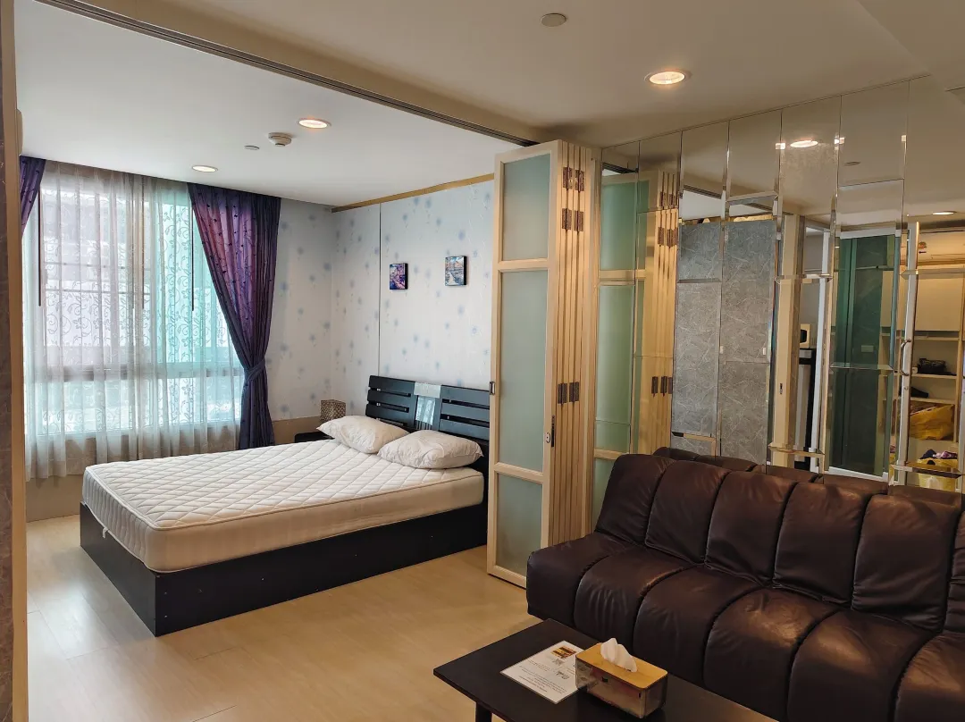 The Central Bangkok Station1 - Yan Nawa