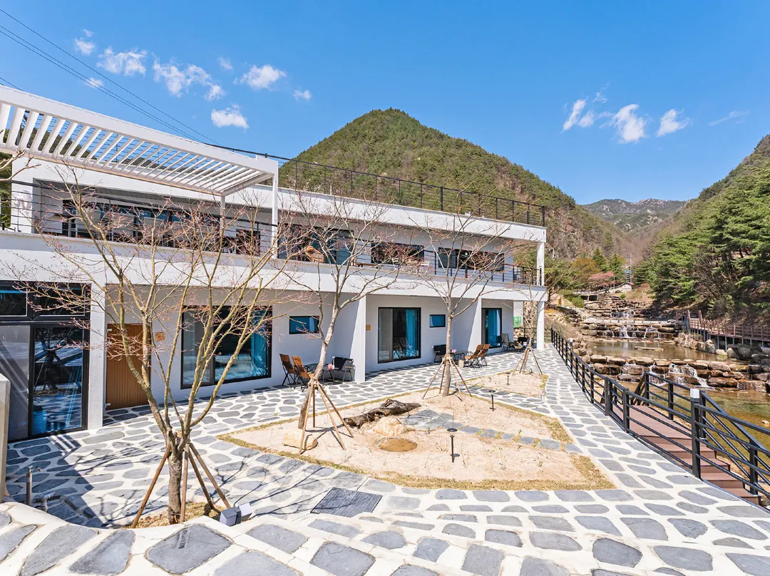 Geochang Pool Villa Bong Stay - Jinju-si