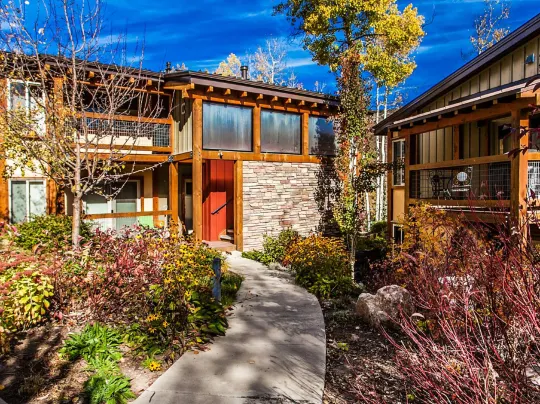Kitchenette And Steps To Pool And Hot Tub - Cozy Contemporary Retreat - Aspen, CO