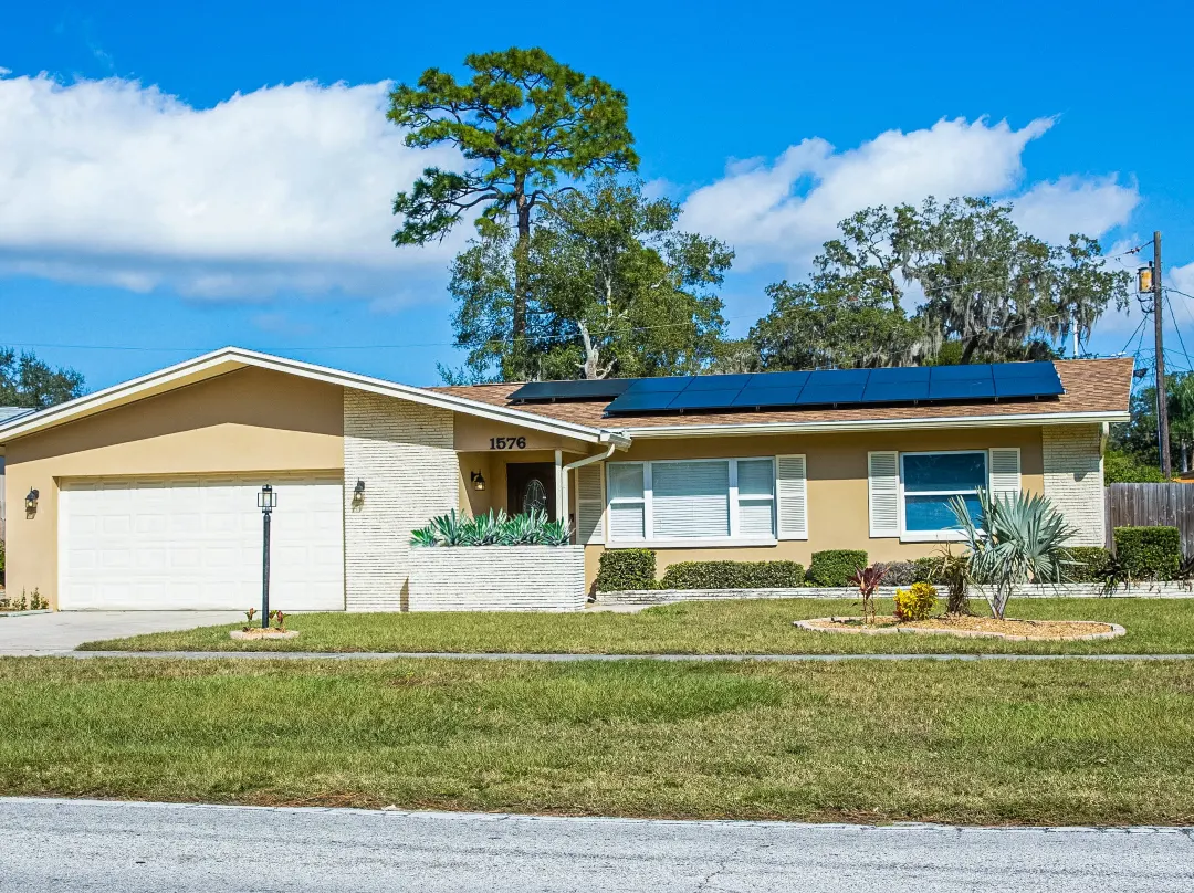 Heated Salt Water Pool And Spa Retreat - Charming Coastal Oasis - Largo, FL