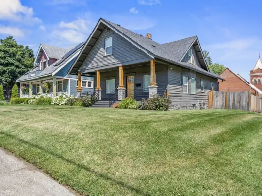 Charming Escape With Hot Tub And Fenced Yard - Stylish Retreat - Spokane Valley, WA