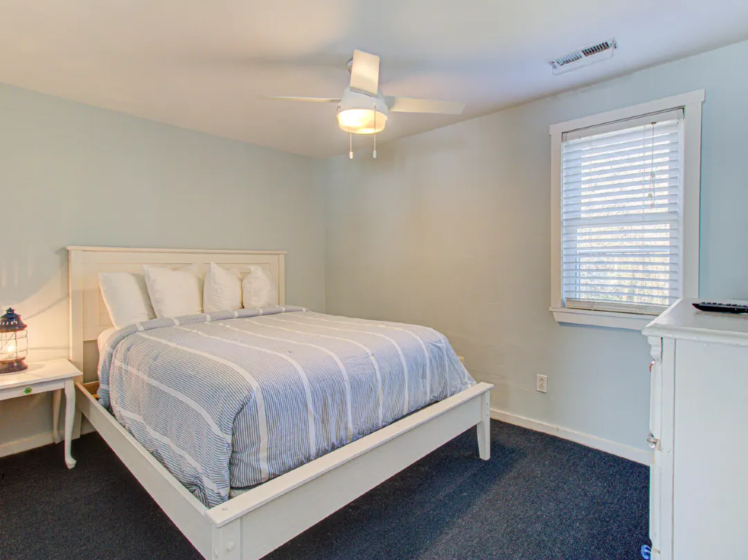 Shaded Deck And Easy Beach Access - Charming Coastal Escape - Carolina Beach, NC