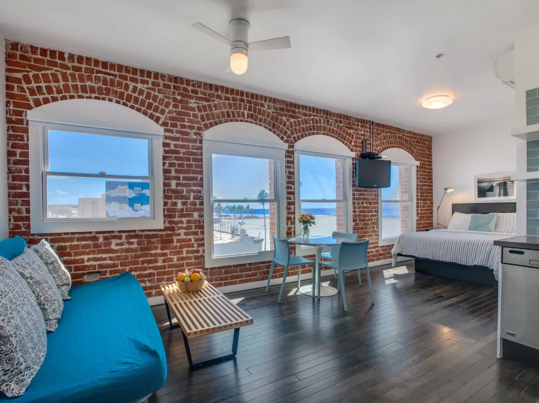 Venice Breeze Suites - Venice Beach, CA