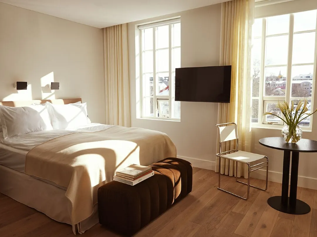 Mjólk Hotel - Island