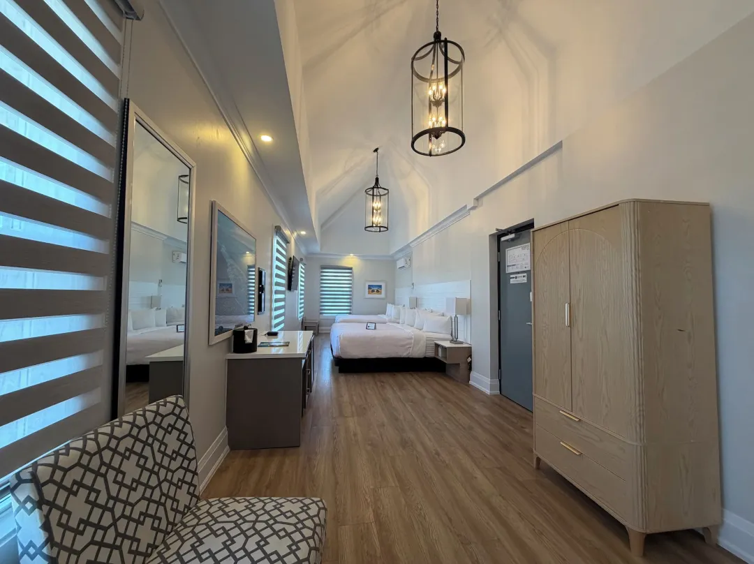 Colonial Hotel & Suites - Grand Bend