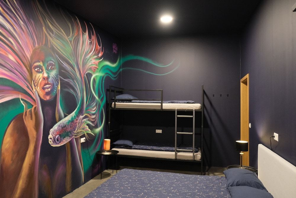 The Freezer Hostel & Culture Center - Islândia