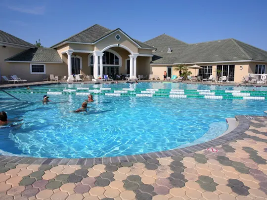 Luxurious Retreat - High-speed Wifi, Extended Stays - The Villages, FL