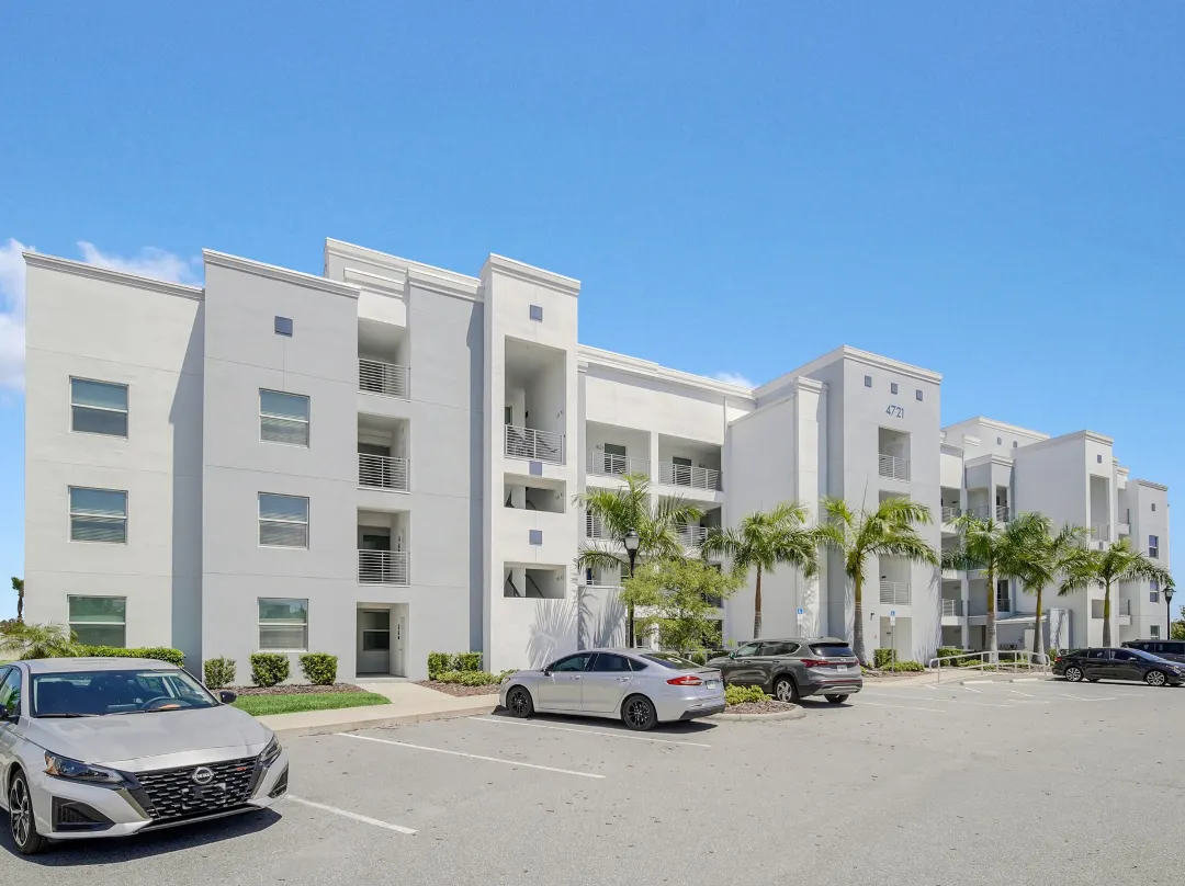 Open Floor Plan With Free Wi-fi And Dining Area - Beautiful Modern Retreat - Kissimmee