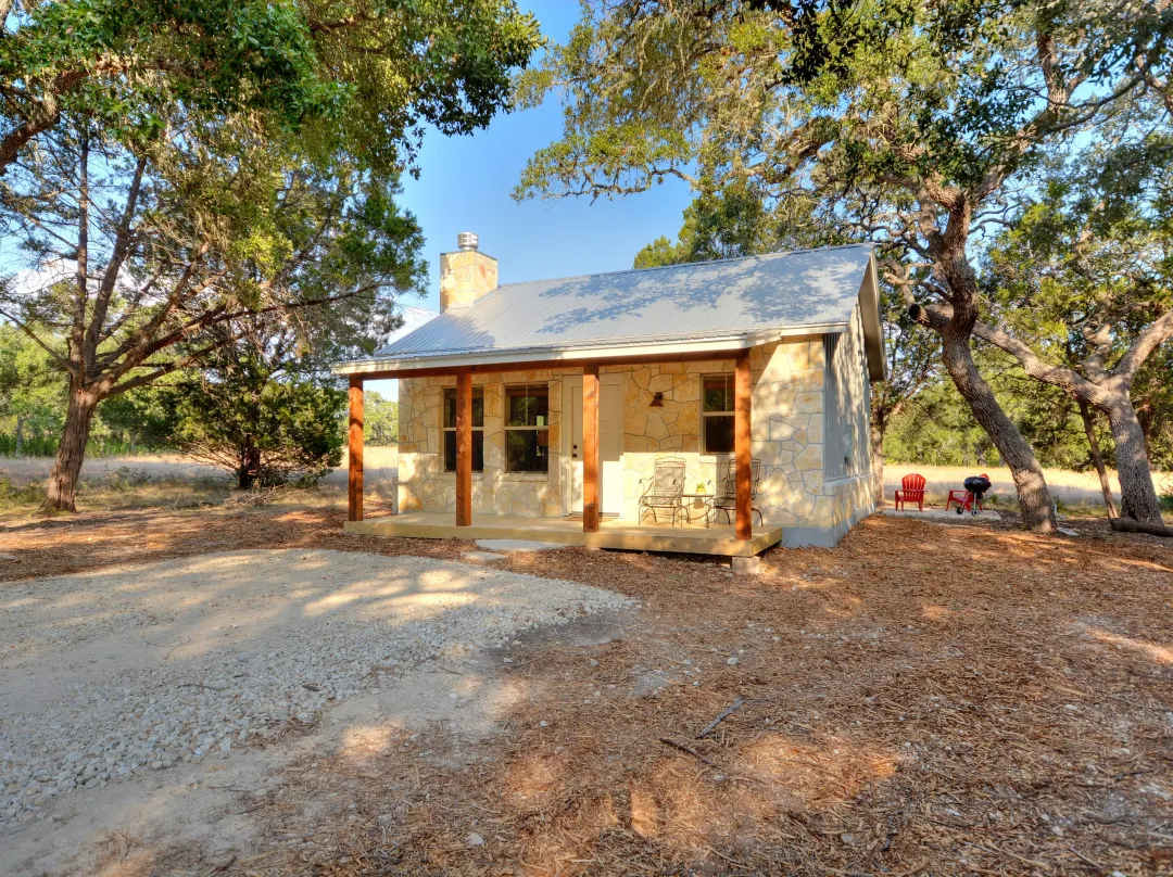 Rustic Charm And Modern Luxury Amenities - Enchanting Cozy Retreat - Wimberley, TX