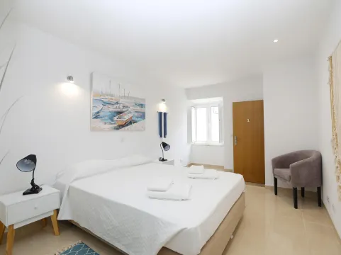 Z 01 - Bedroom 1 In Gil Vicente Guest Rooms - Lagos