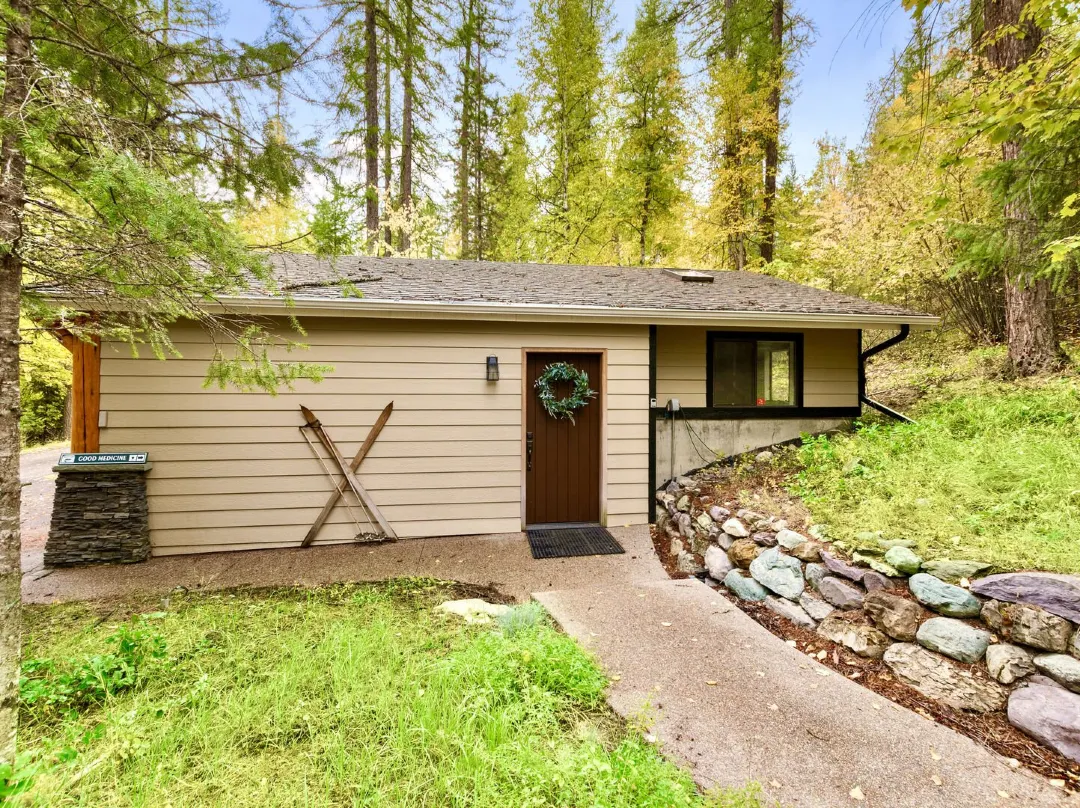 Private Hot Tub And Gas Fireplace Retreat - Cozy Charming - Whitefish, MT