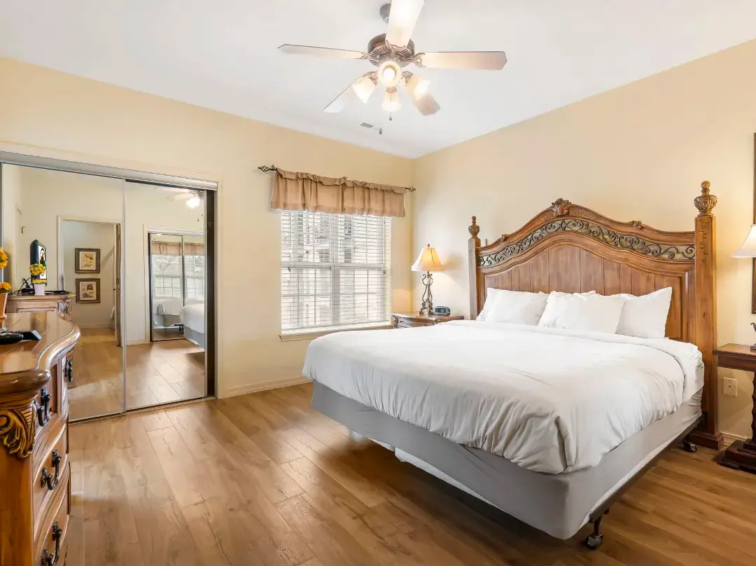 Full Kitchen And Private Covered Balcony - Spacious Elegant Retreat - Branson, MO