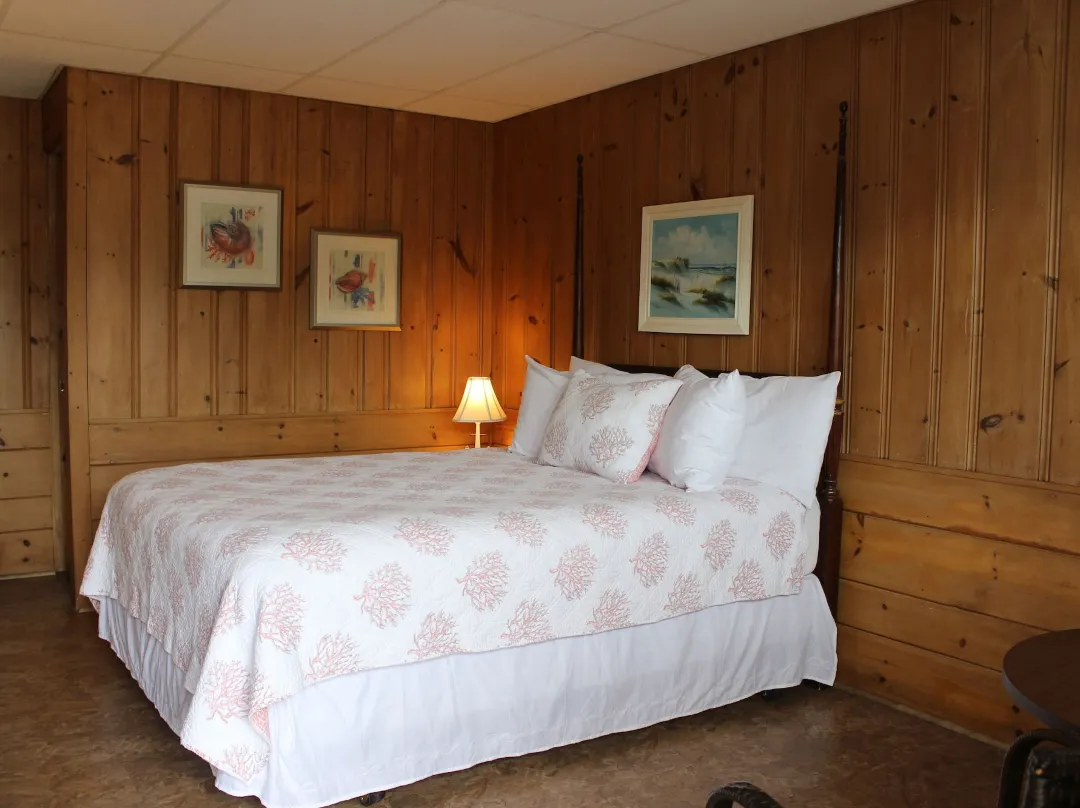 Town & Beach Motel - Falmouth, MA