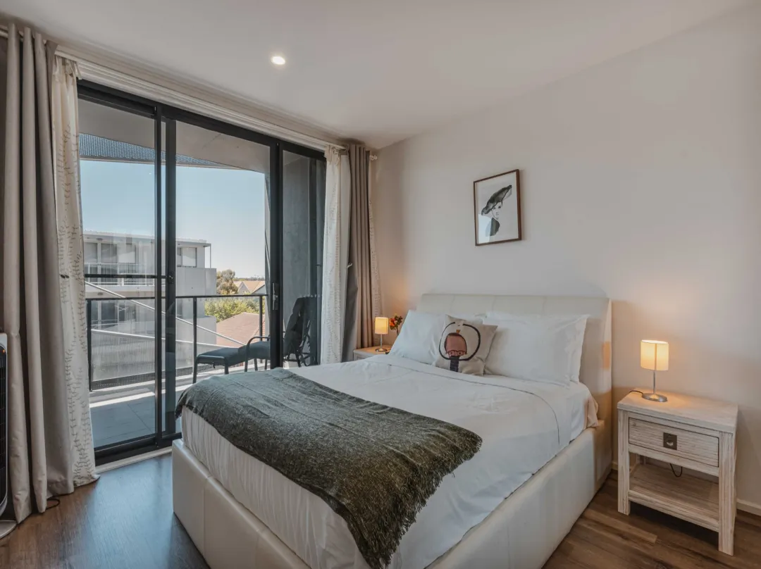 Lonsdale St 1-bed Unit With Study Area And Parking - Canberra
