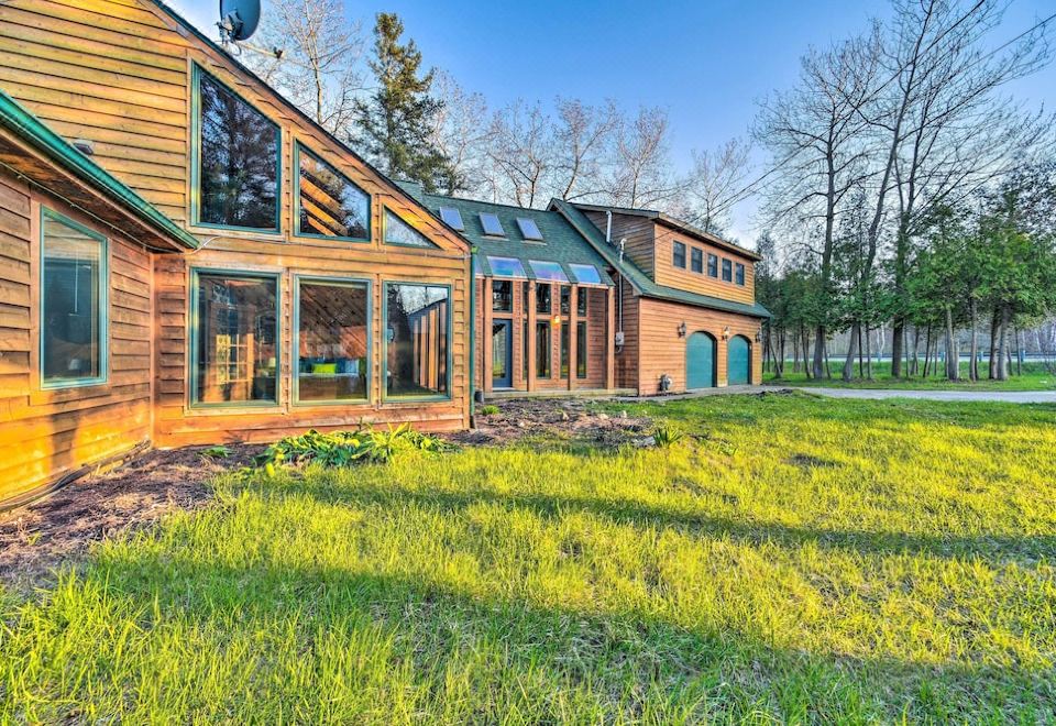 Lakefront Applegate Retreat w/ Private Beach!, Municipio de Sanilac ...