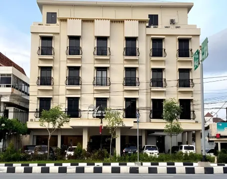 The Amrani Syariah Hotel - Surakarta