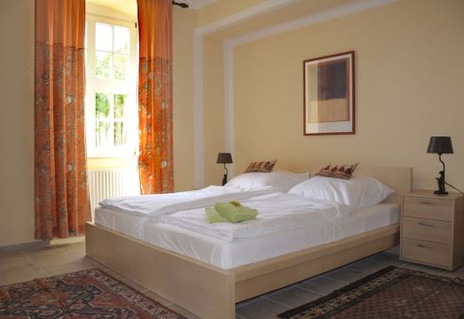 Family-friendly apartment in historic countryside manor estate (18th ...