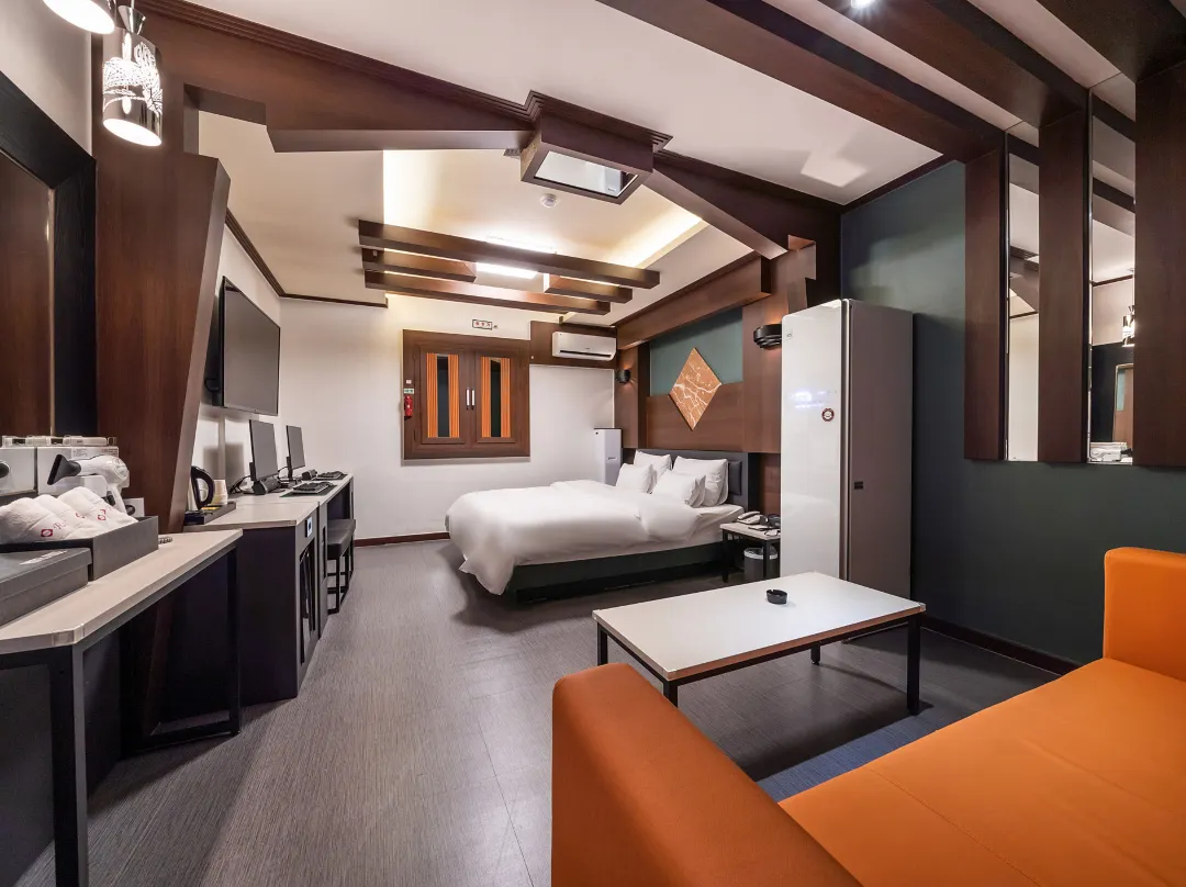 Suwon City Hall Station Rose - 곡선동