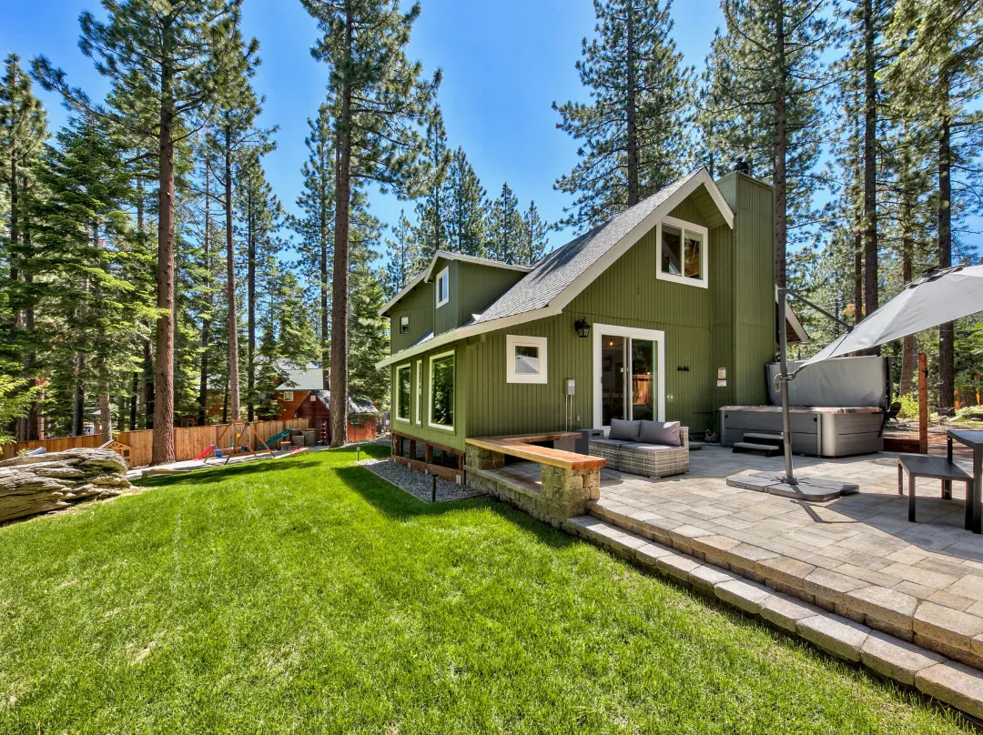 Spacious Family Entertainment Oasis With Hot Tub - Charming Retreat - Lake Tahoe