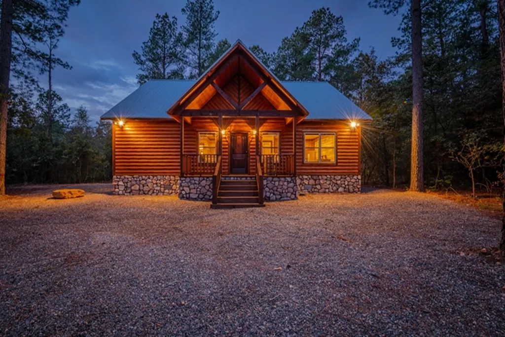 Cozy Retreat - Hot Tub, Fireplaces, Music Vibe - Broken Bow, OK