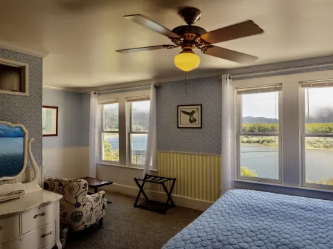 The Historic Requa Inn - Klamath, CA